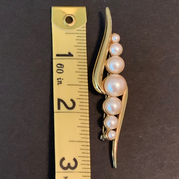 Monet | Jewelry | Monet Pin Vintage Pearl Gold Tone P17 | Poshmark